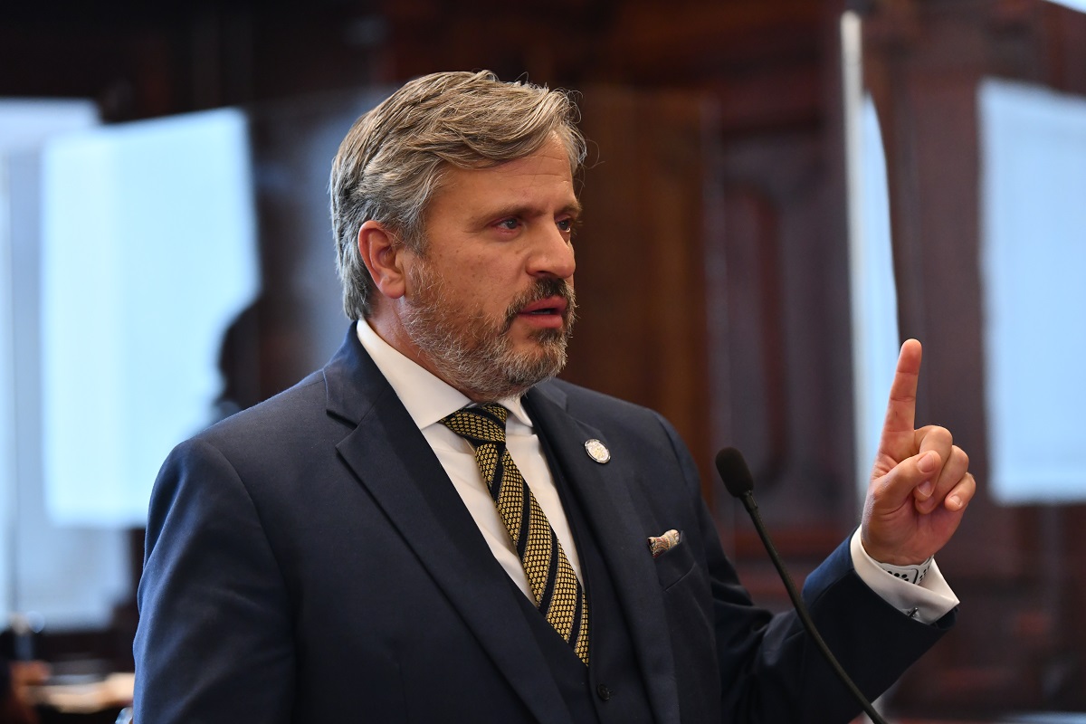 Martwick praises passage of energy plan that makes Illinois a leader in ...